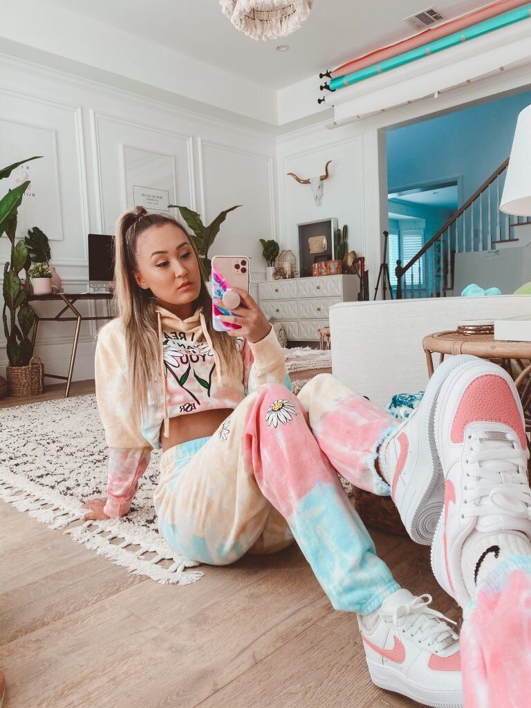 Lauren Riihimaki (LaurDIY) - 1883 Magazine