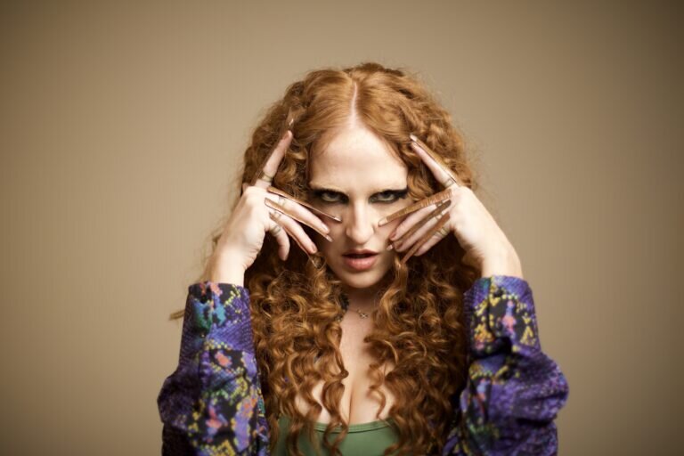 Lisa Canny - 1883 Magazine