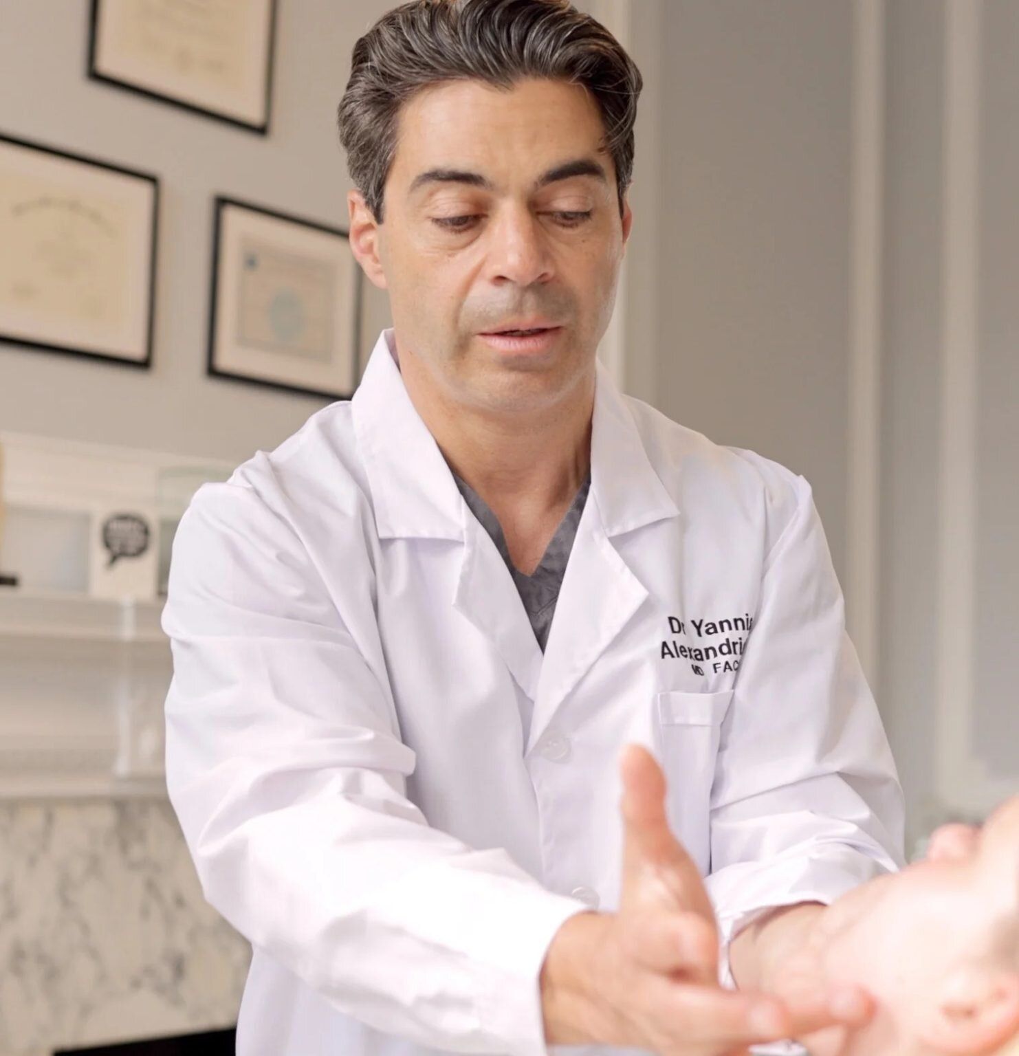 Dr Yannis Alexandrides on Facelifts, Fat Transfer & Aesthetic Insights